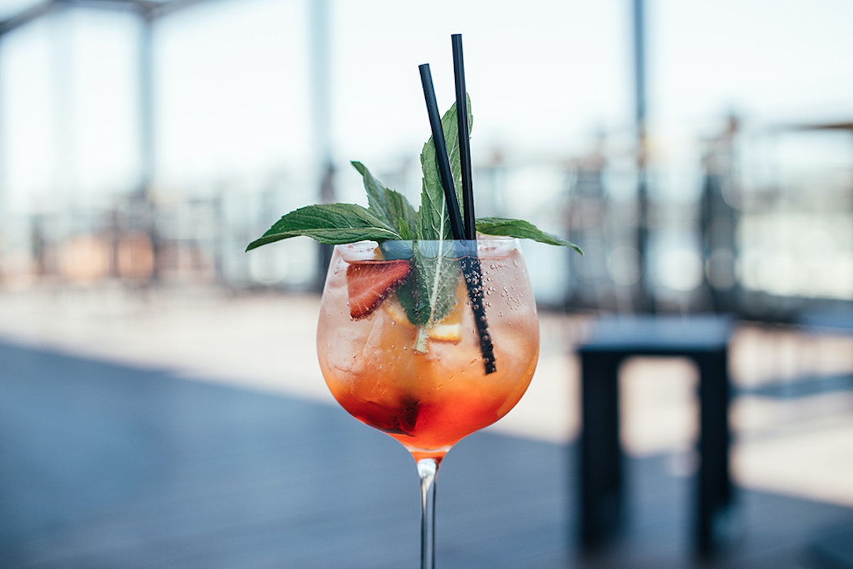 Cocktail trends: cool and simple mixed drinks for parties and at home