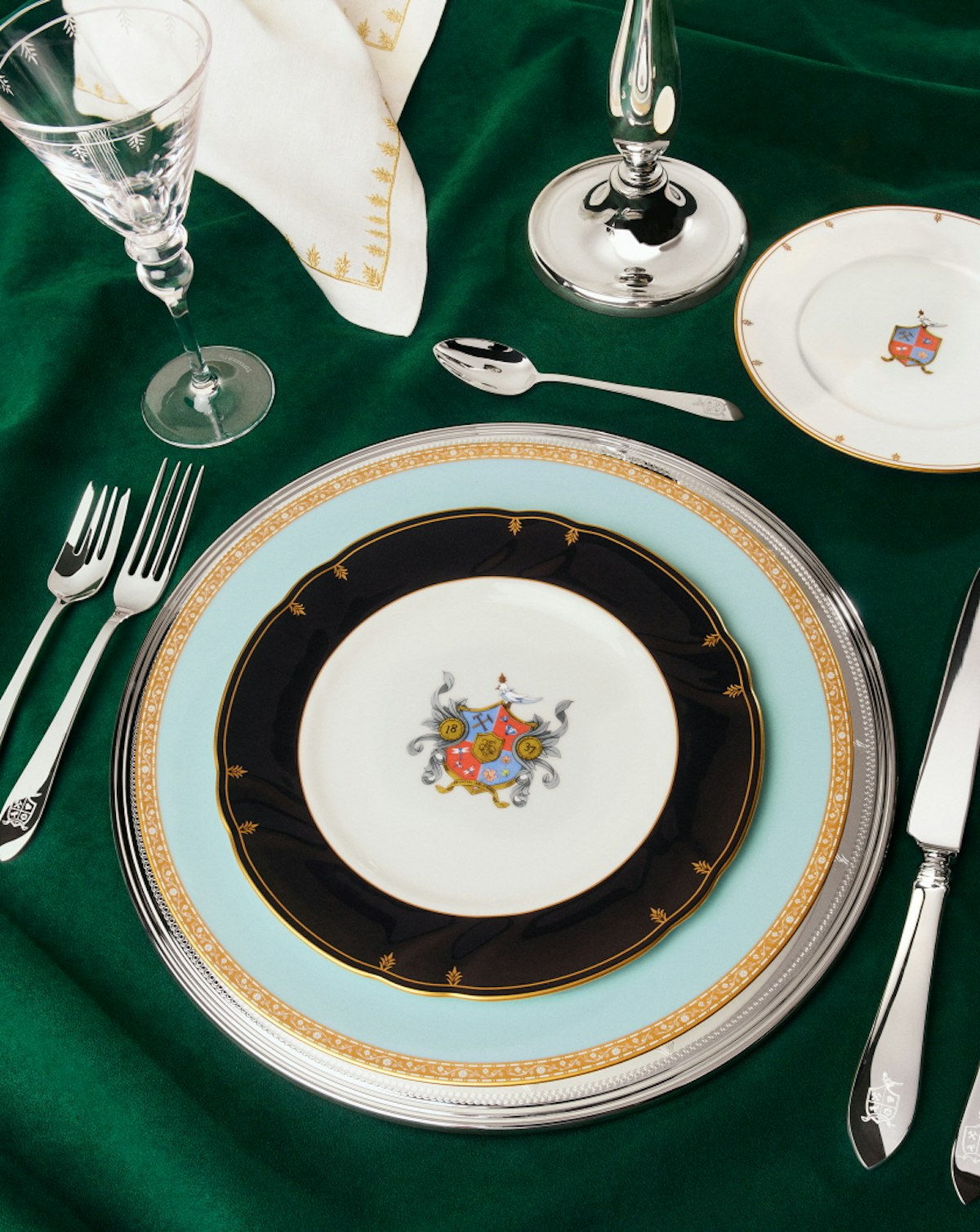 Elevate Your Home Table Setting with Tiffany's Luxury Touch