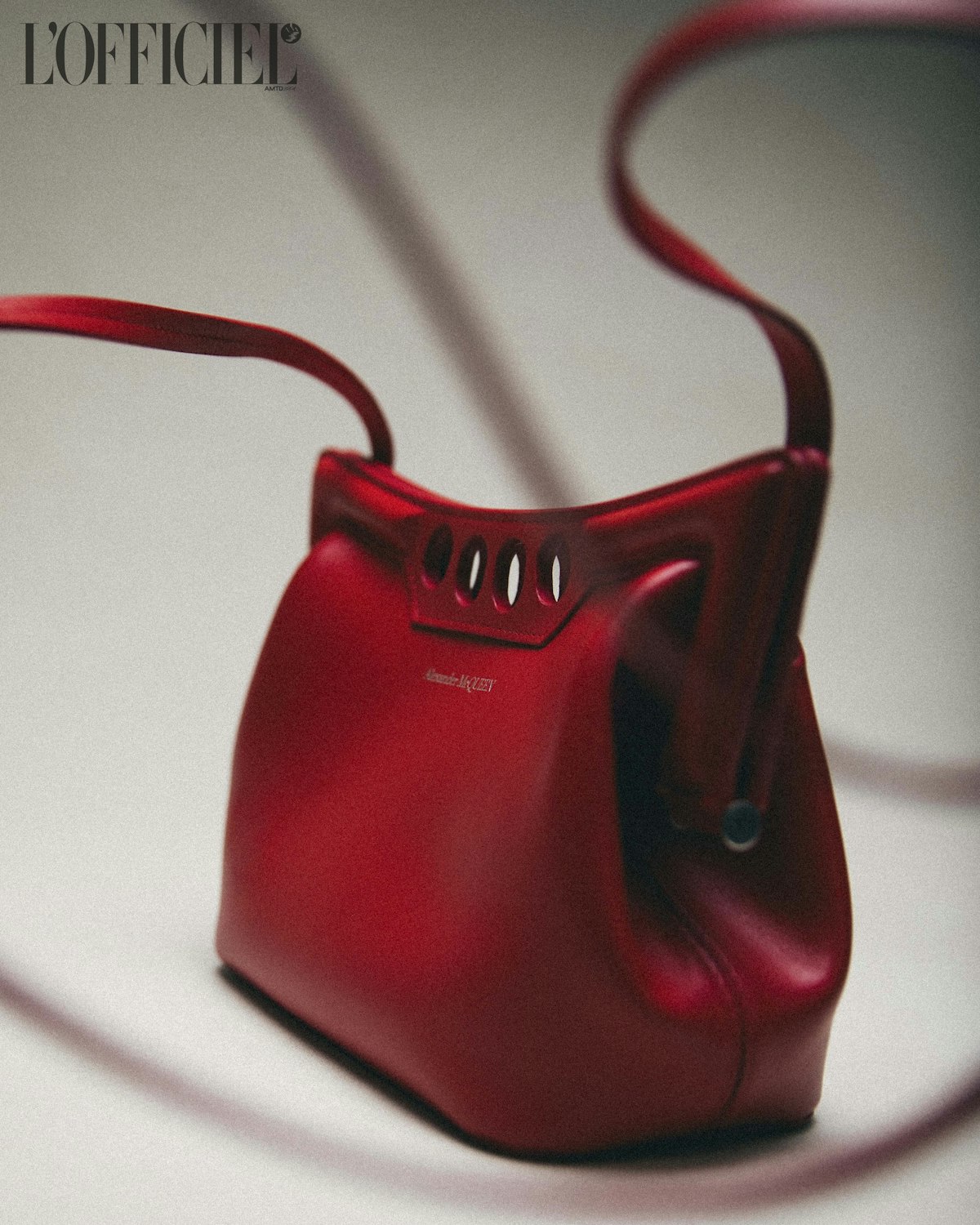 Timeless Elegance: Alexander McQueen's Accessories from the Spring 2024 ...