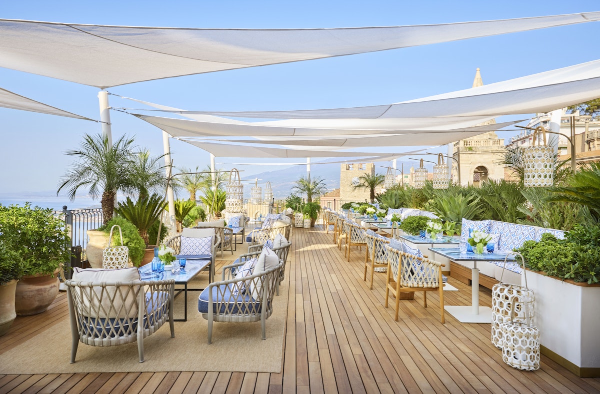 Louis Vuitton conquers Taormina with the new sky bar, the store and the ...