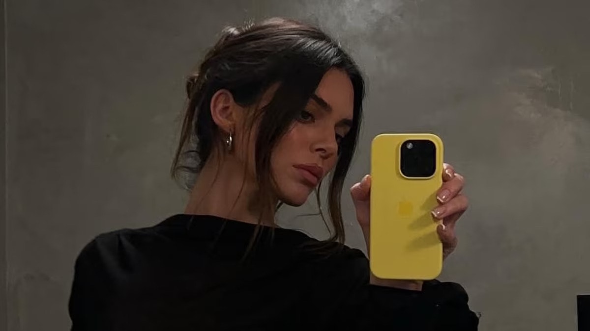 Doomscrolling - Why do we keep scrolling through social media mindlessly?