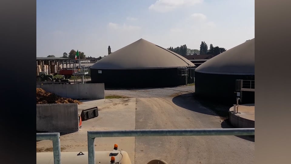 Video tour of a biogas plant: from feeding the digester to producing ...