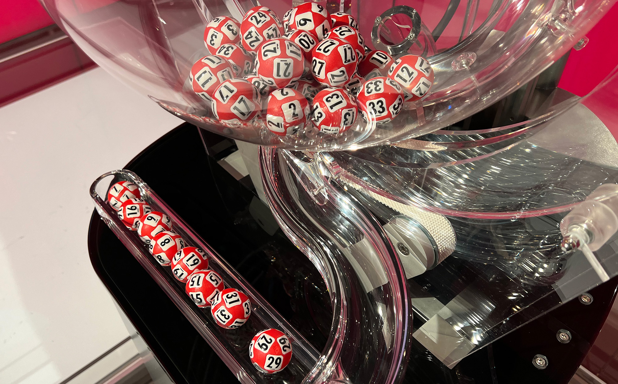 Se filmene om den firbeinte millionæren Otto | Norsk Tipping