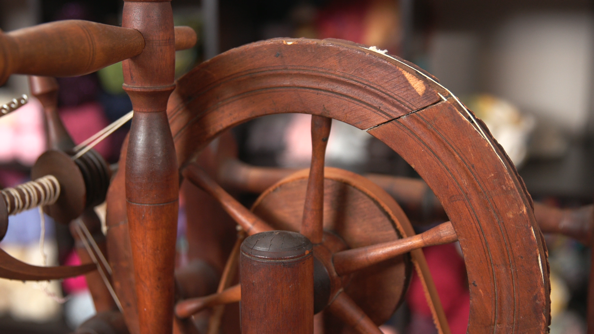1800s Antique Spinning Wheel