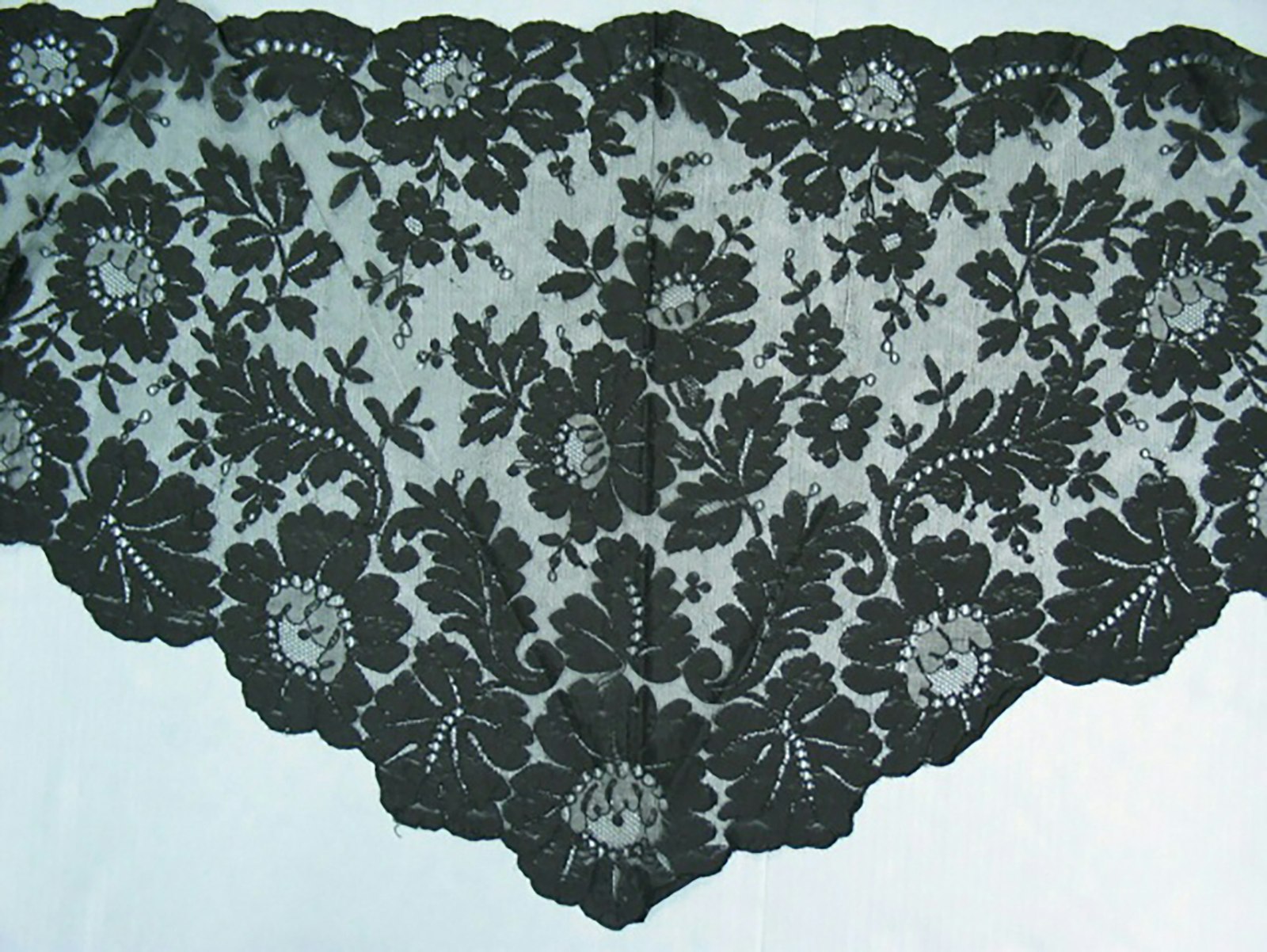 The Lace Mantilla: A Centuries-Old Spanish Tradition | PieceWork