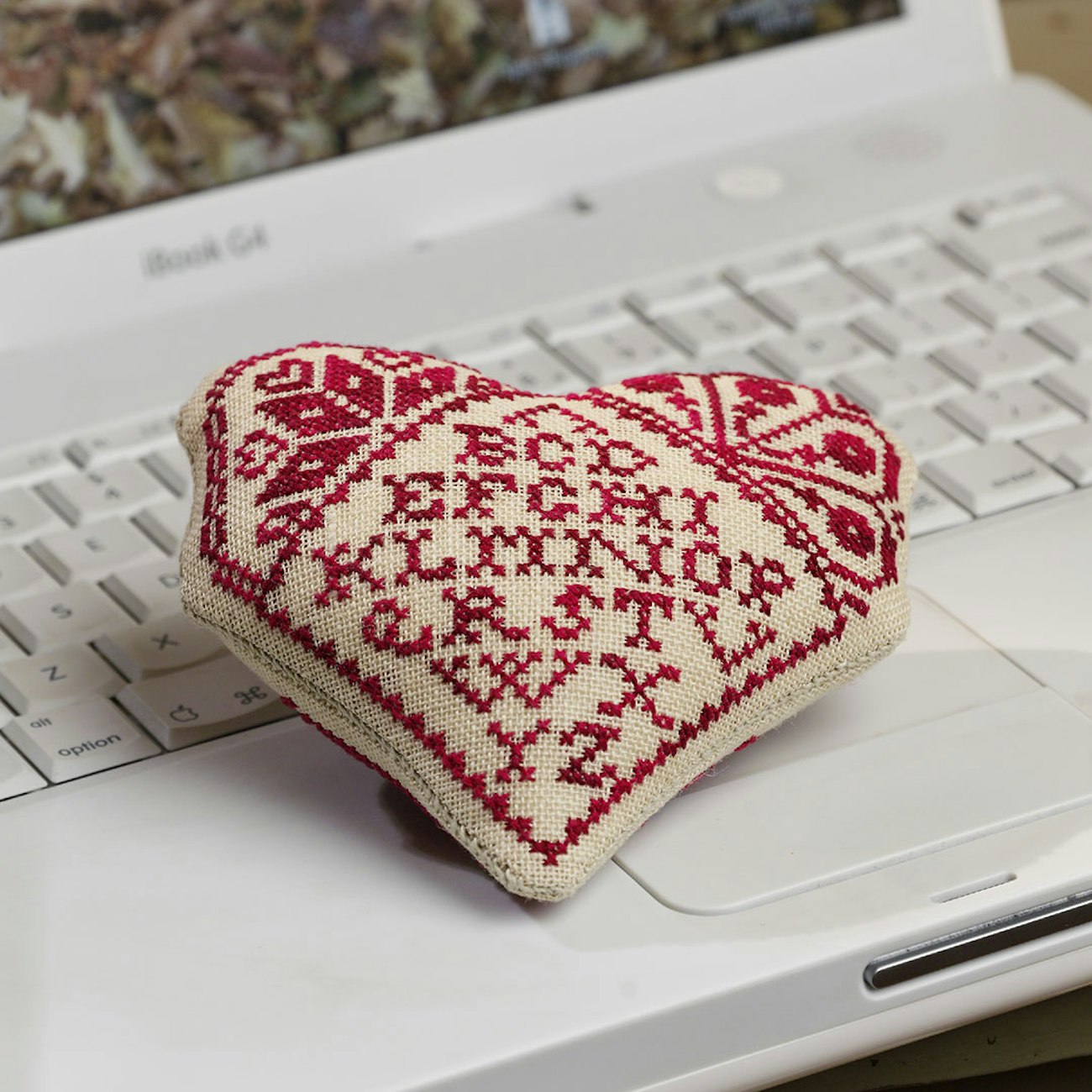 Cross-Stitch Heart with Quaker Motifs | PieceWork