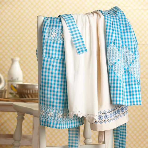 Creating Style for Utility: Aprons Embellished with Trims | PieceWork