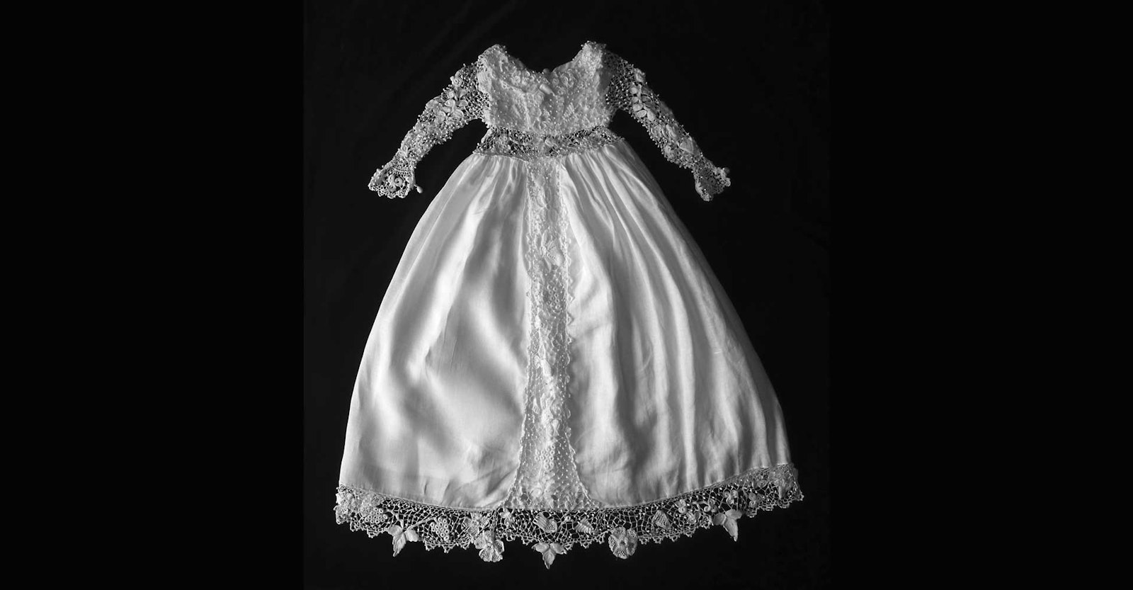 Clones Lace Christening Robe and Bonnet, a Family Tradition | PieceWork