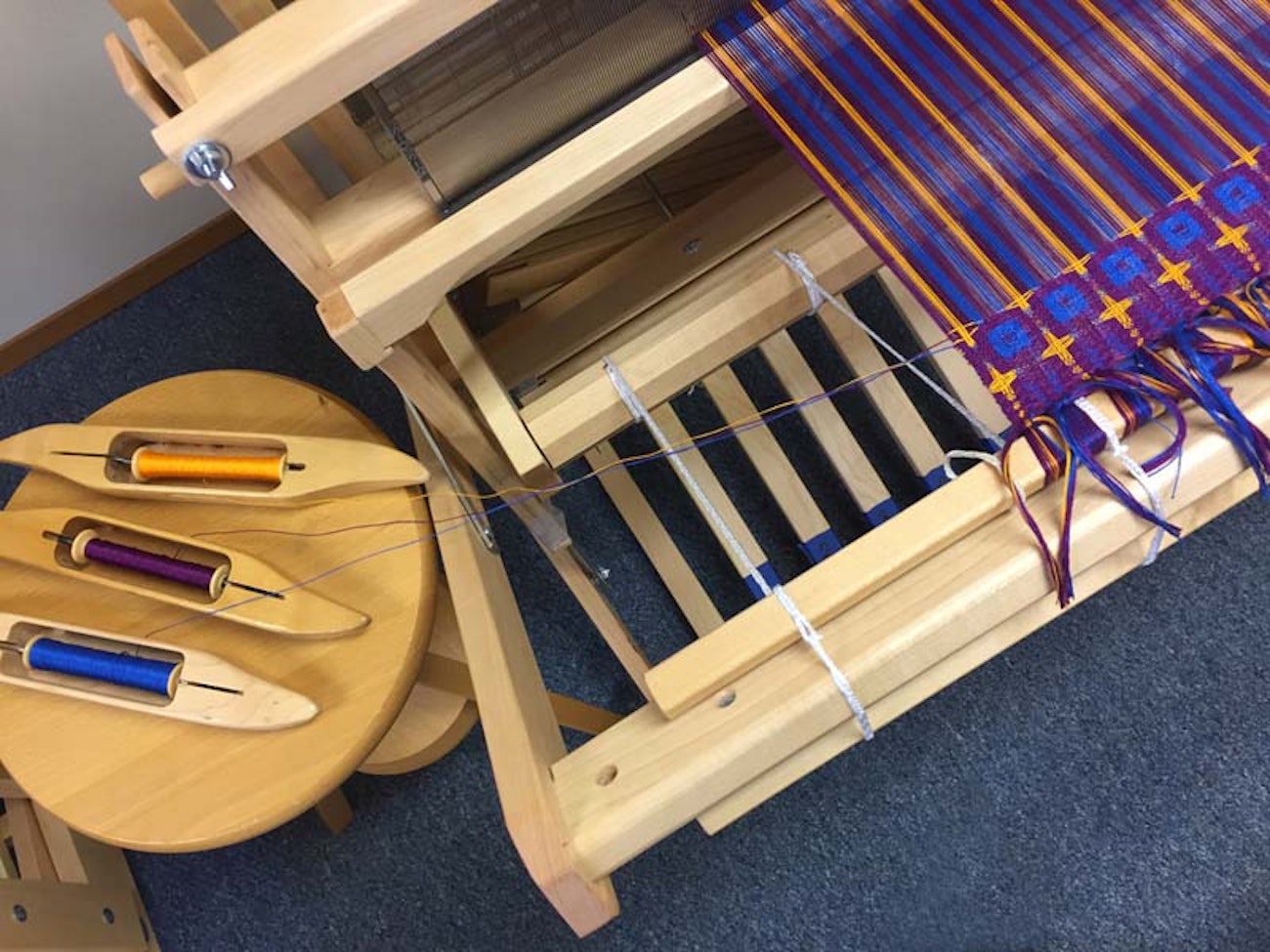 Ask Madelyn: Carrying Multiple Wefts Along the Selvedges | Handwoven