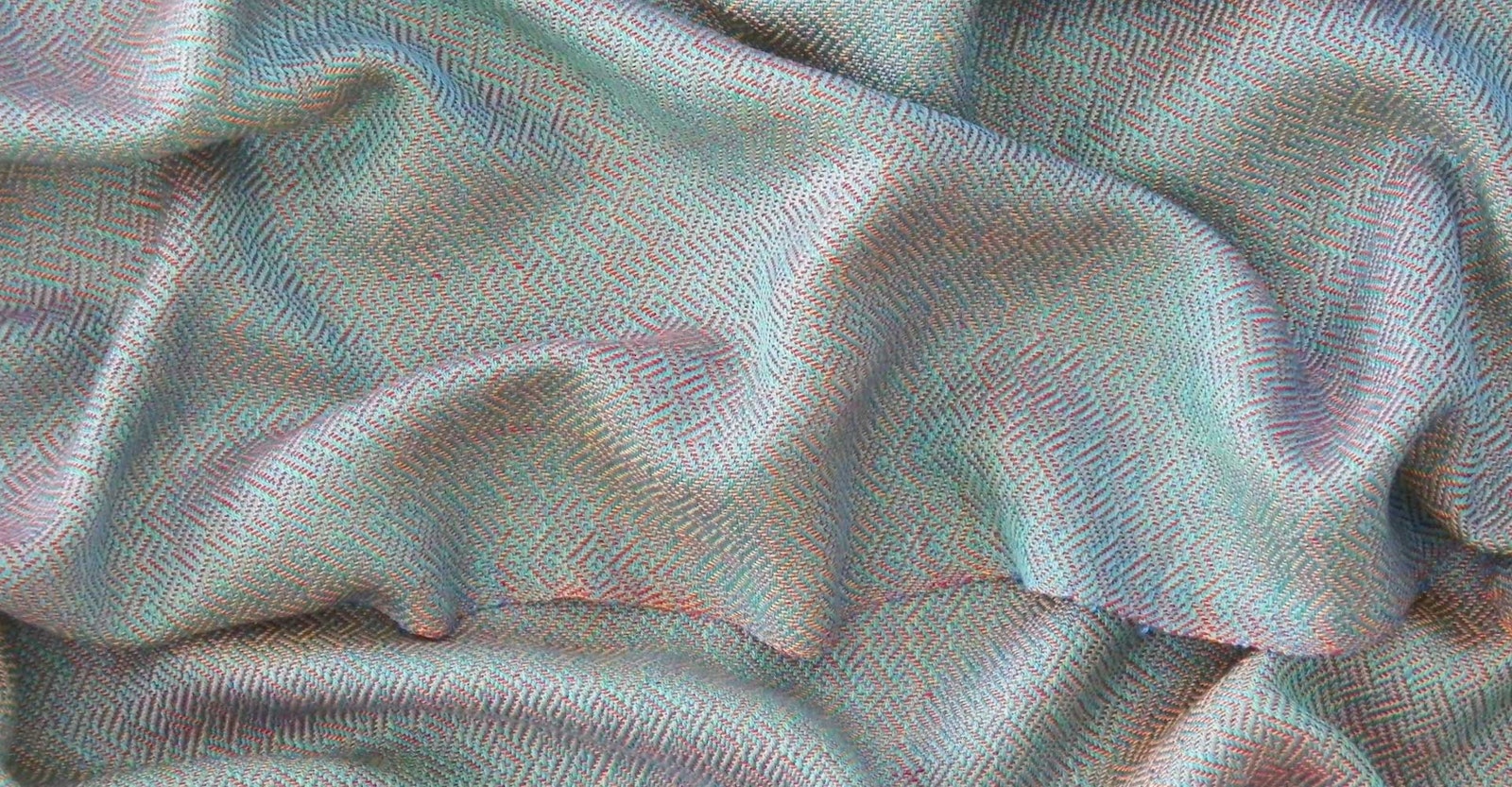 Exploring Multicolor Iridescence | Handwoven