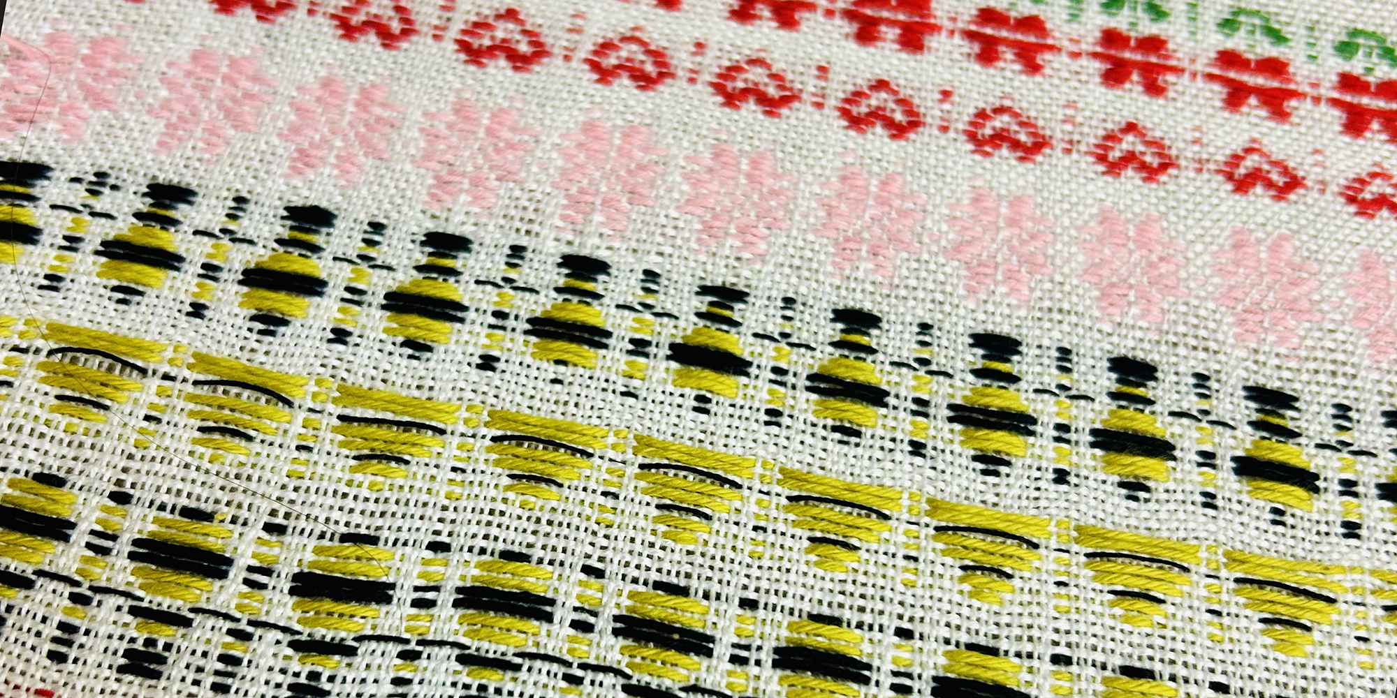 Take a Walk Down the Rosepath Border | Handwoven