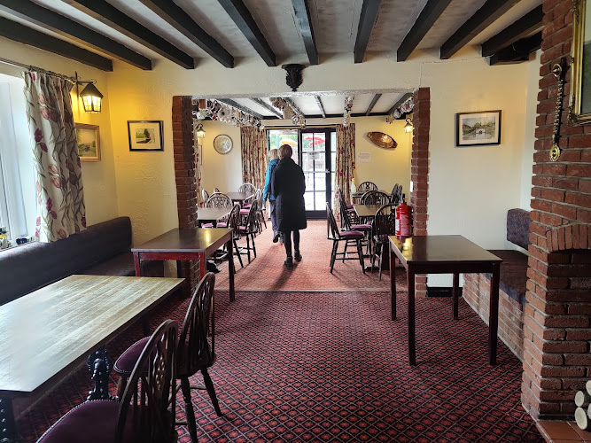 Willeymoor Lock Tavern - AgeFriendly guide