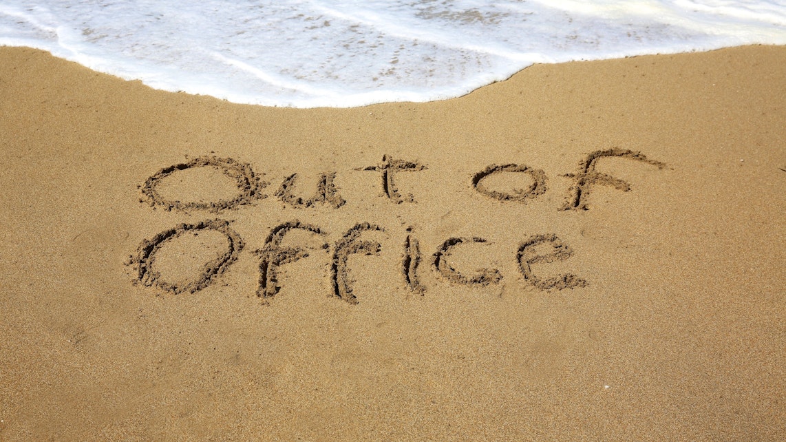 10 Out of Office Message Examples & Templates for Any Situation