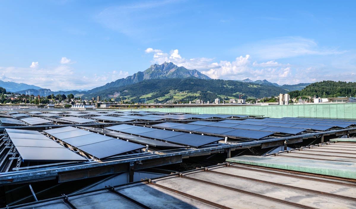 Erste Photovoltaikanlage wurde erfolgreich montiert
