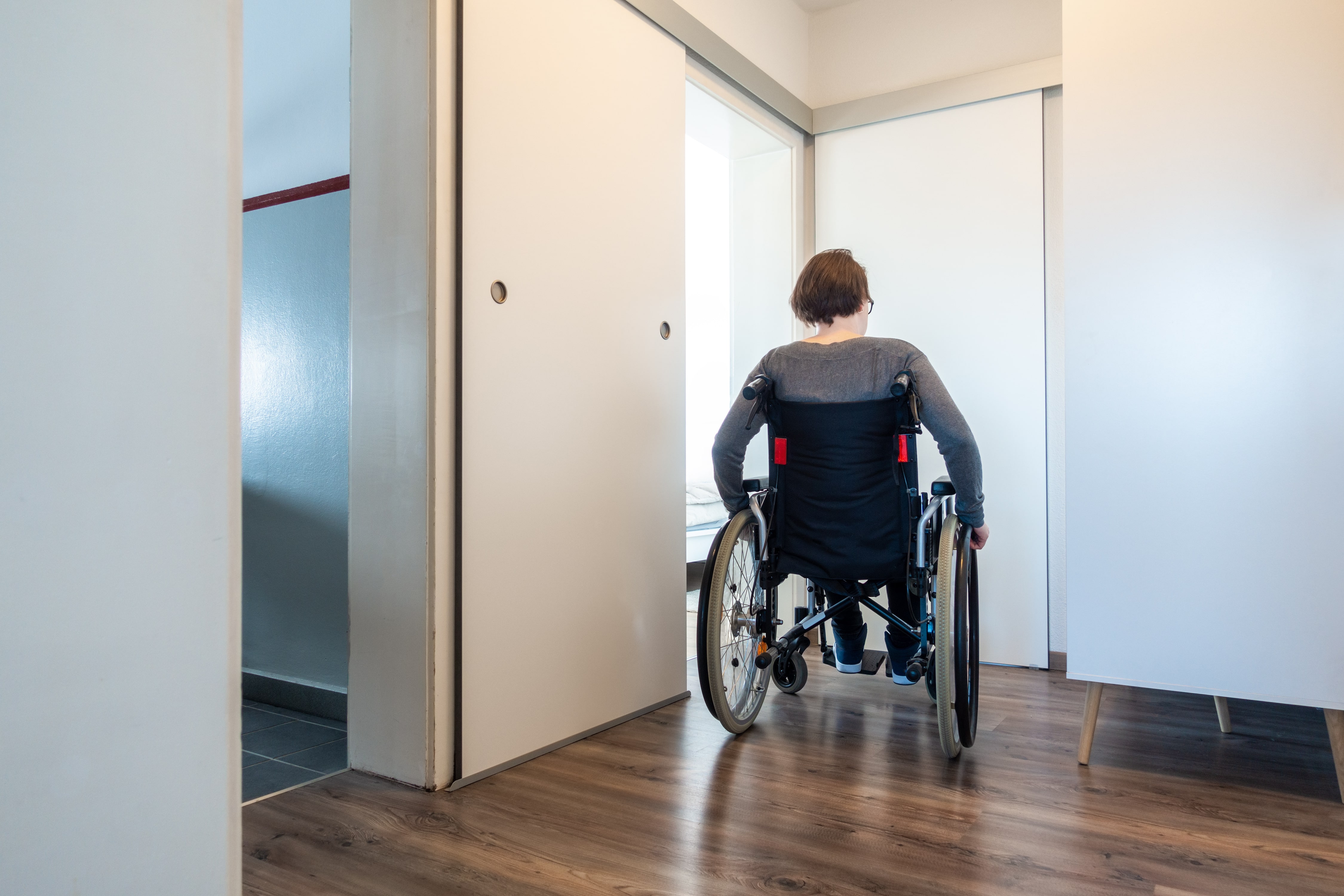 Normes de largeur de porte PMR et couloir pour handicapé