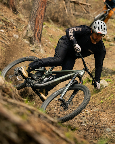 Trek Goes High-pivot with All-new Slash – 99 Spokes