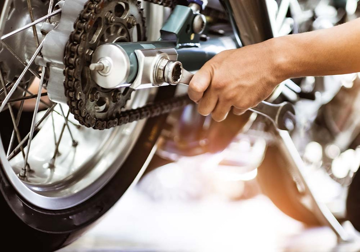 Byta kedja och drev på motorcykel – Guide