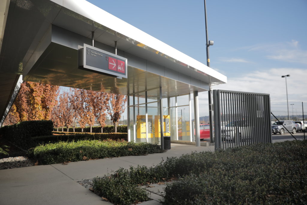 Canberra Airport | Free 10-minute passenger pick-up