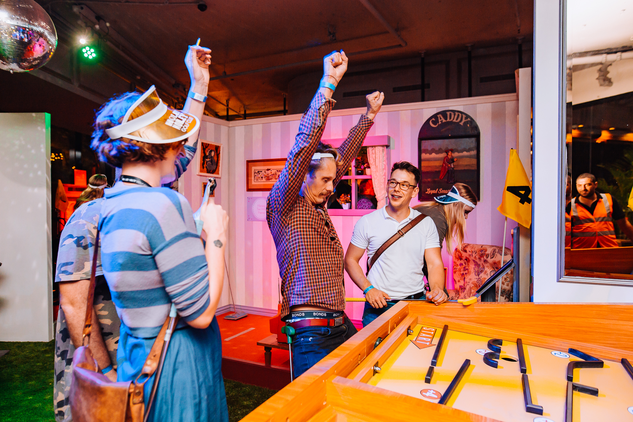 Mini Golf & Putt Putt Mt Gravatt | Karaoke | Holey Moley