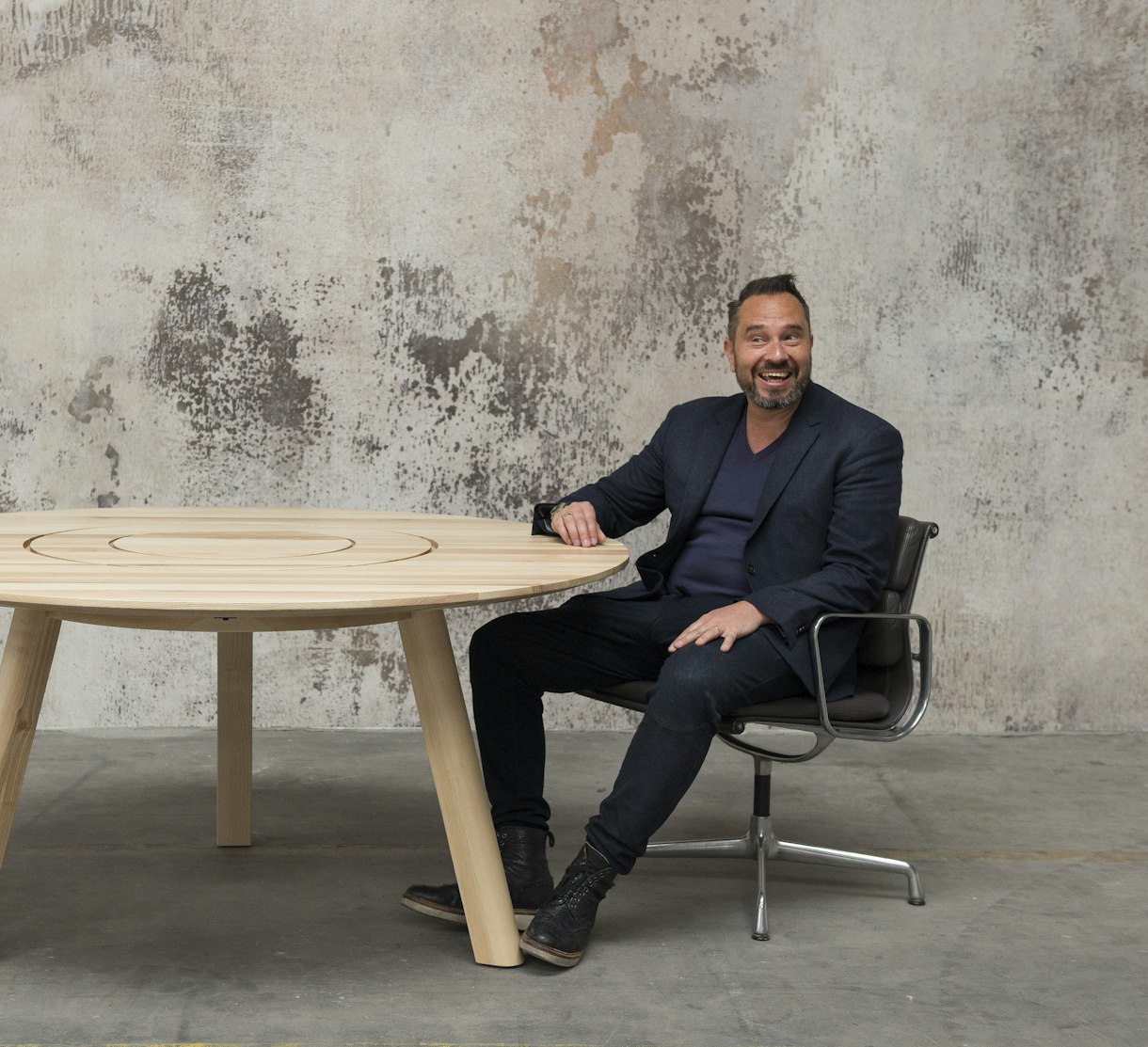 BuzziMilk Table, authentic wooden table | BuzziSpace