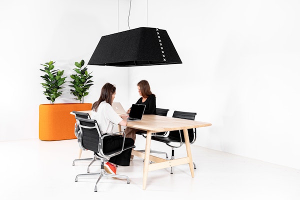 BuzziShade Square, sound-absorbing lighting | BuzziSpace