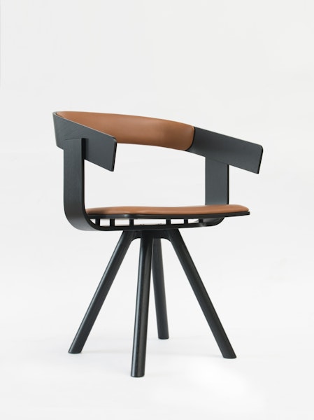 BuzziFloat, a minimal chair to maximize space | BuzziSpace