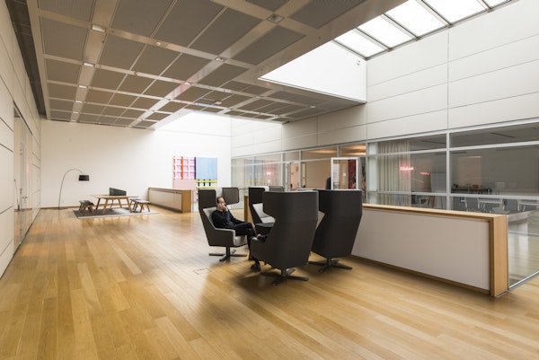 BuzziMe, sound-absorbing lounge chair | BuzziSpace