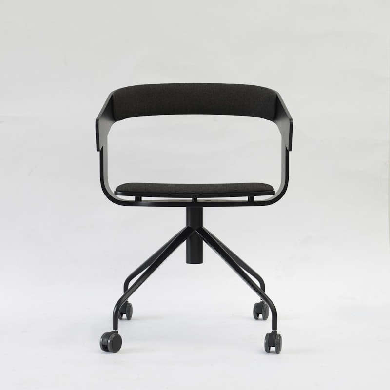 BuzziFloat, a minimal chair to maximize space | BuzziSpace