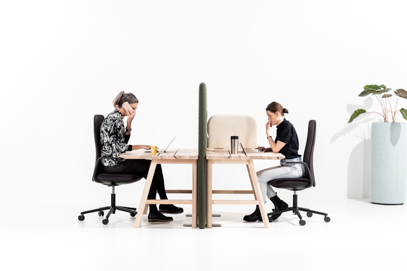 BuzziShield Desk, Create private workstations | BuzziSpace