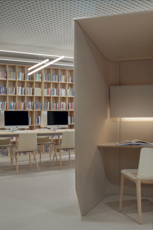 BuzziBooth, acoustic phone booth and workstation | BuzziSpace