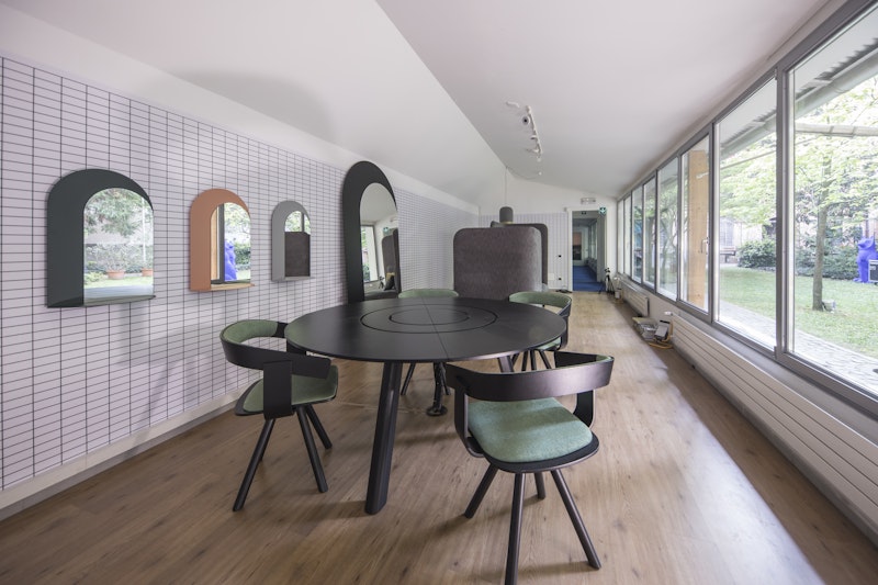 BuzziFloat, a minimal chair to maximize space | BuzziSpace