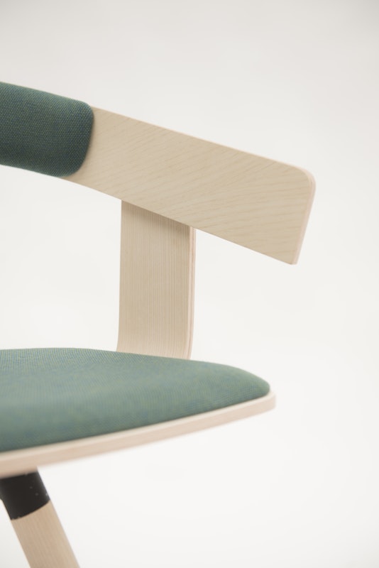 BuzziFloat, a minimal chair to maximize space | BuzziSpace