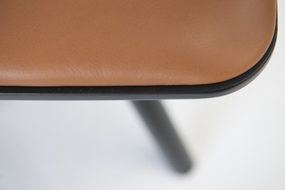 BuzziFloat, a minimal chair to maximize space | BuzziSpace