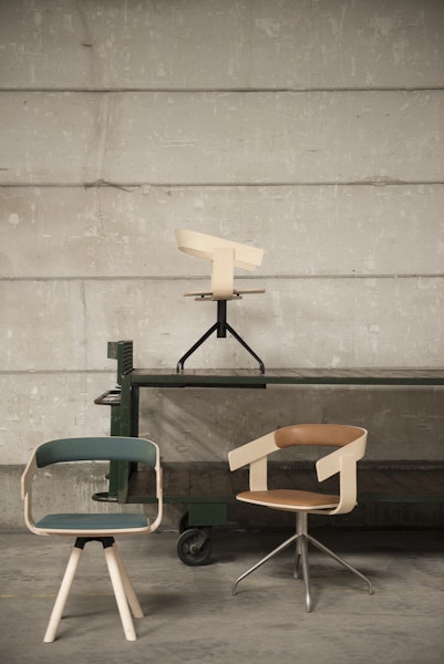 BuzziFloat, a minimal chair to maximize space | BuzziSpace