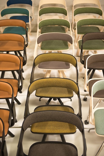 BuzziFloat, a minimal chair to maximize space | BuzziSpace