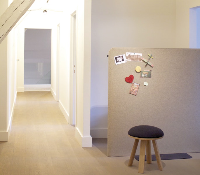 BuzziFree, free standing noise-reducing screen | BuzziSpace