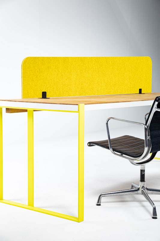 BuzziTripl Desk, desk partition in felt | BuzziSpace