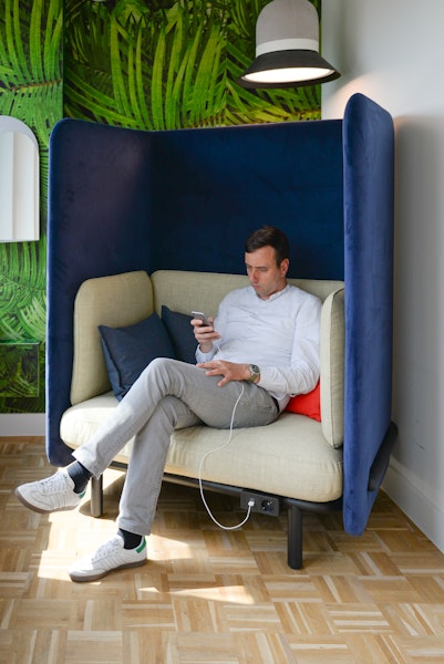 BuzziSpark, high back sofa to work or rest in silence | BuzziSpace