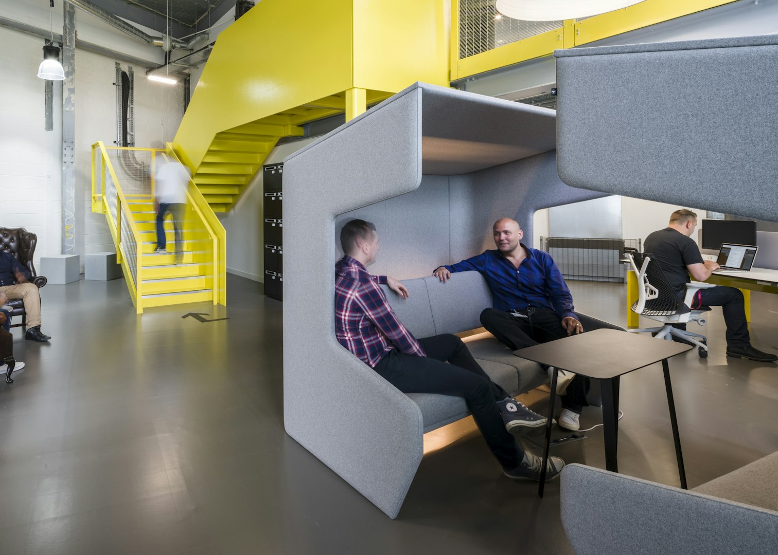 BuzziVille, freestanding modular workstation | BuzziSpace