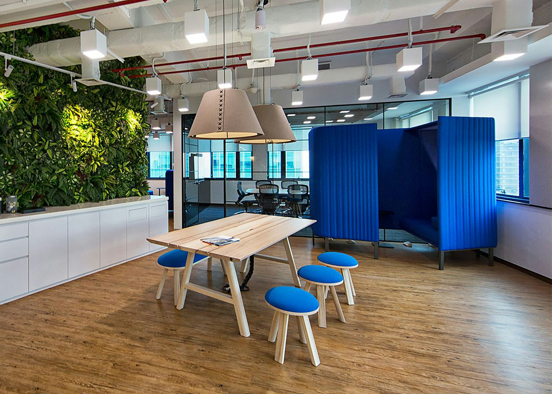 Designing workspaces for today’s professionals: tips and inspiration | BuzziSpace
