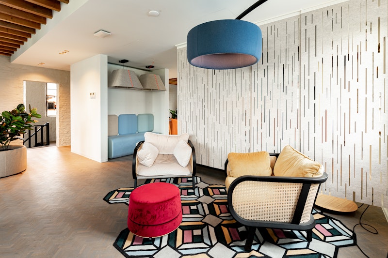 BuzziFalls, ein verspielter hängender Raumteiler | BuzziSpace