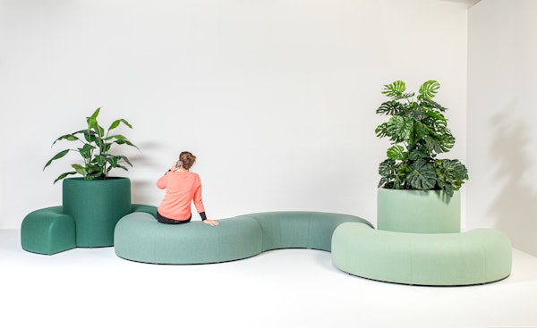 BuzziPlanter, green office divider | BuzziSpace