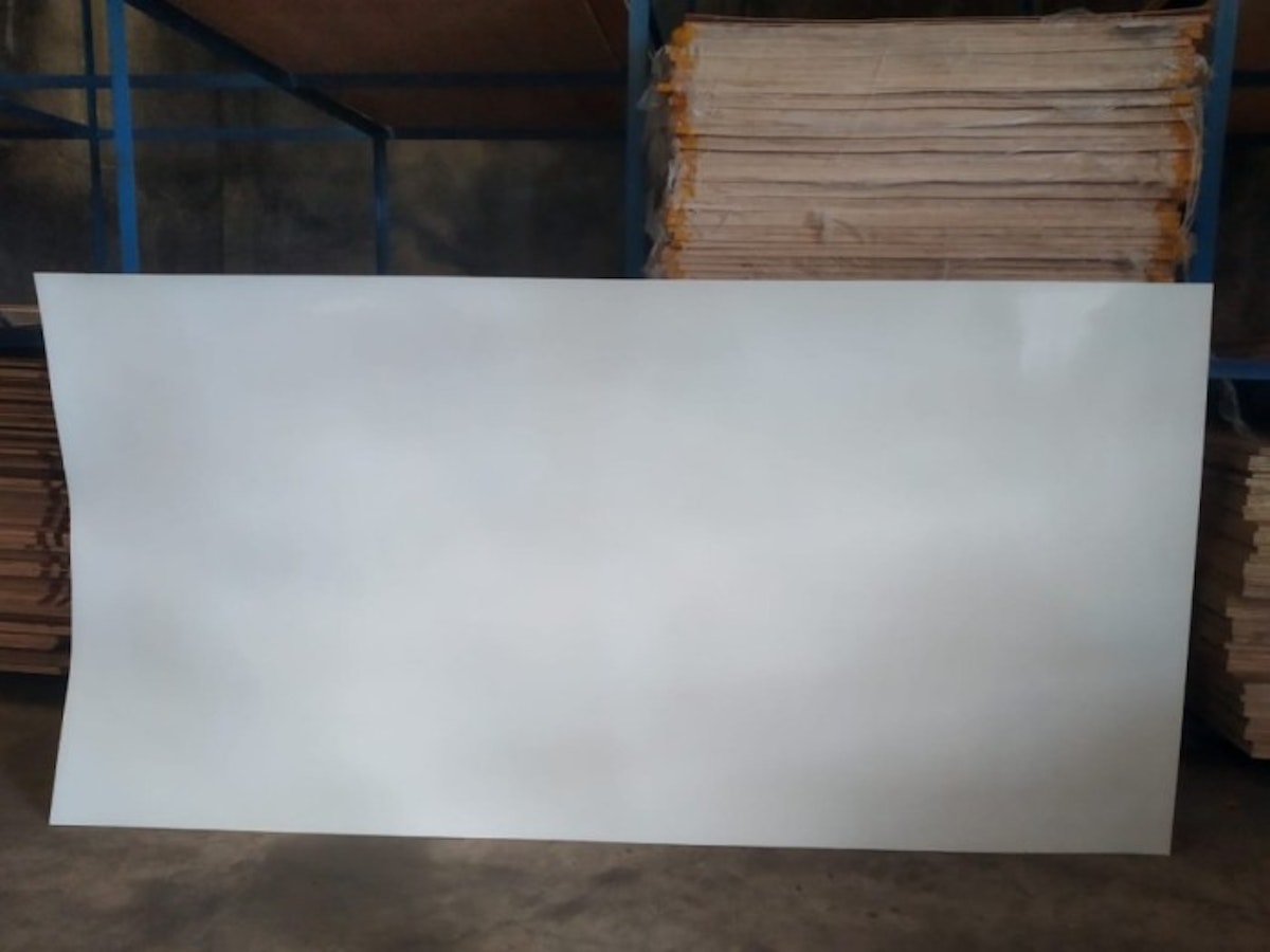 Triplek Melamine Kunci 3mm - Shine / Doff | Master Plywood