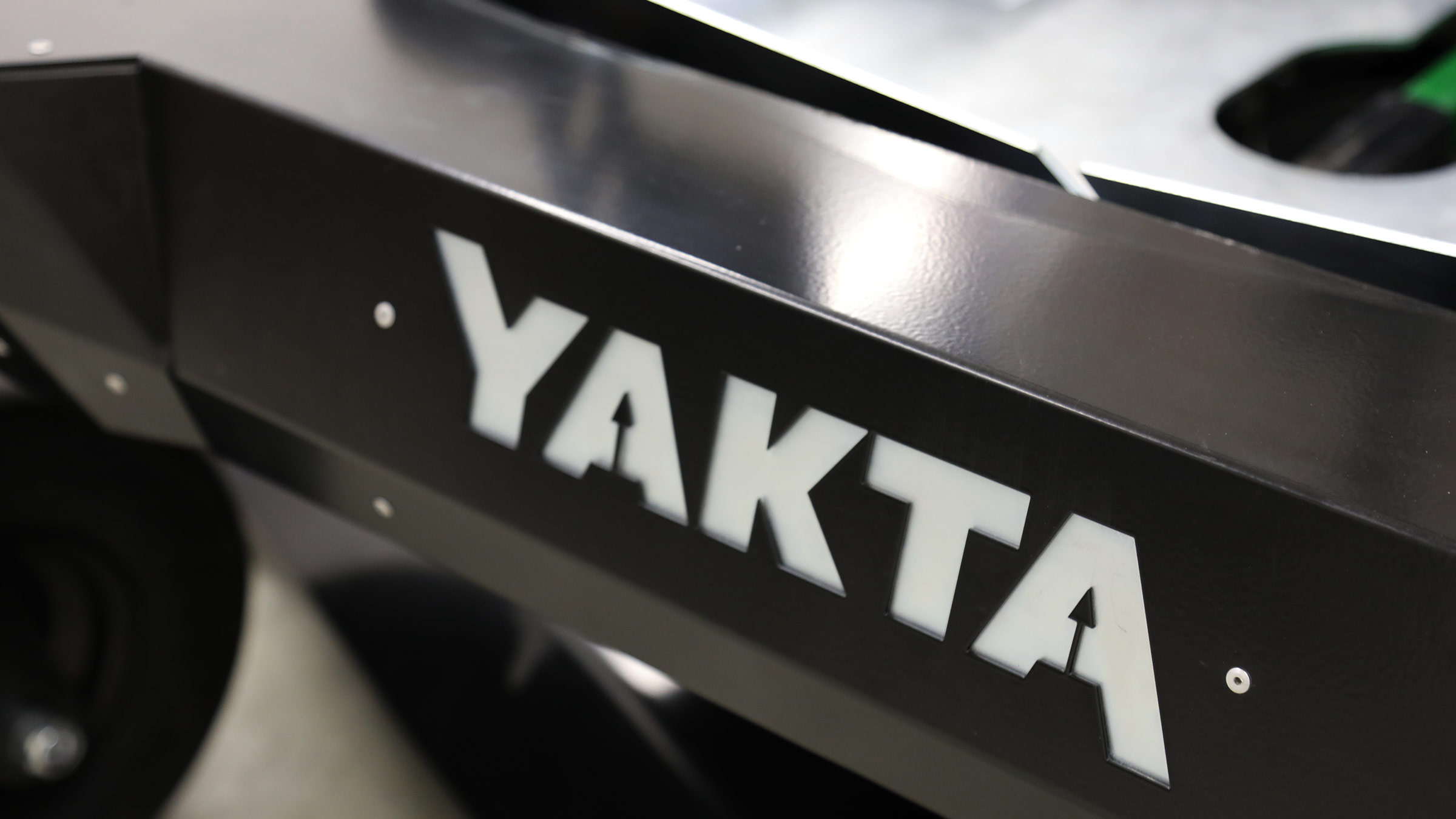 YXR 710 Zero-Turn Mower | Yakta