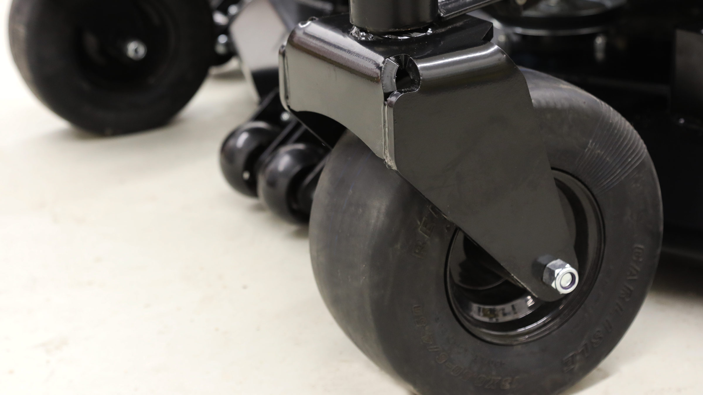 YXR 710 Zero-Turn Mower | Yakta