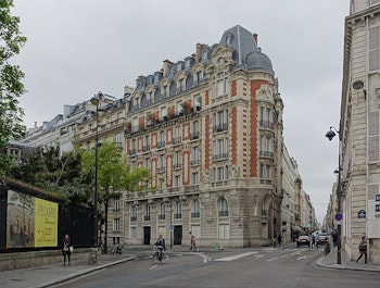 Park at the Art Eiffel hotel