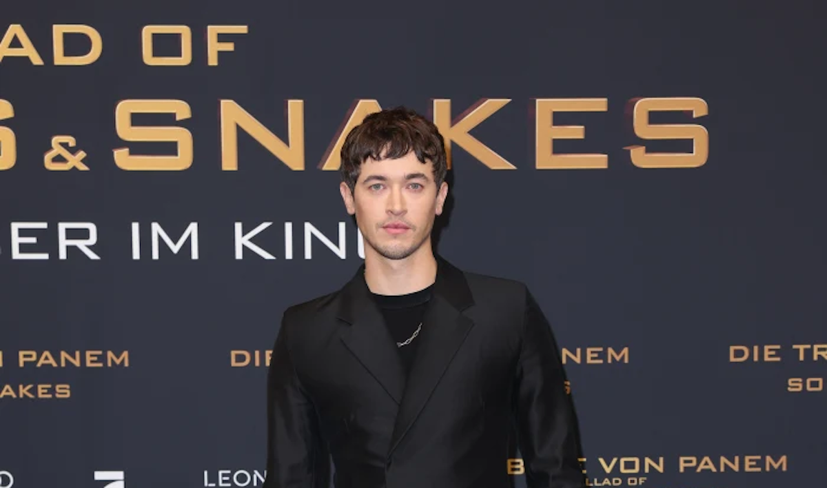 Who is Tom Blyth? Meet Young Coriolanus Snow From 'The Ballad of ...