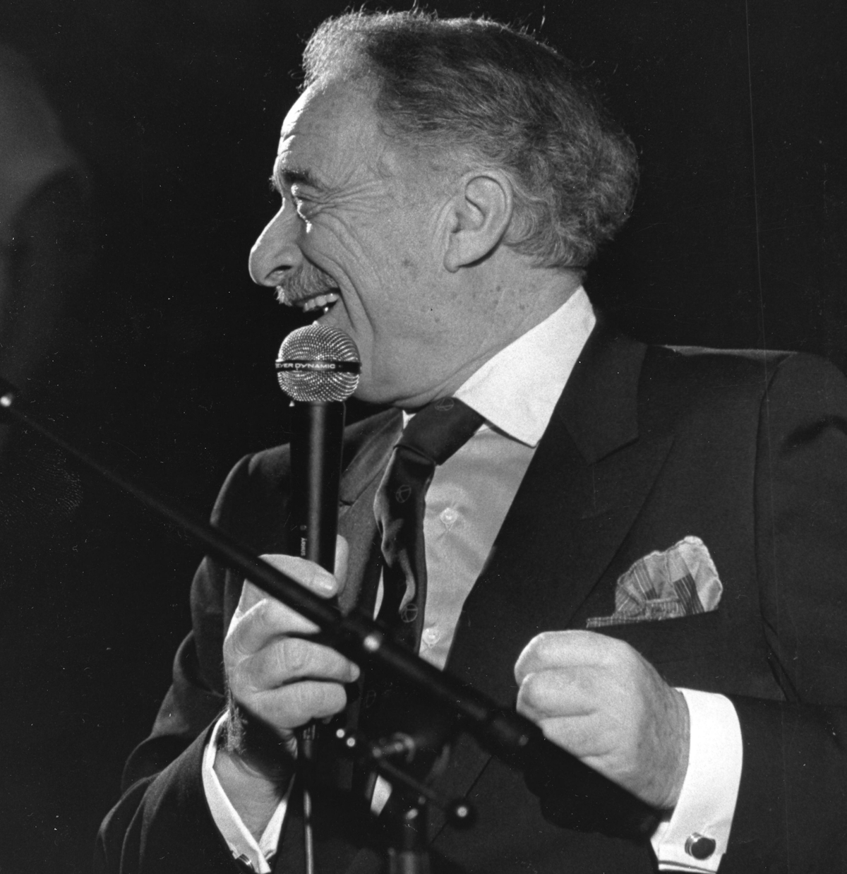 Victor Borge: "Man kan ikke leve som en glad idiot efter ...