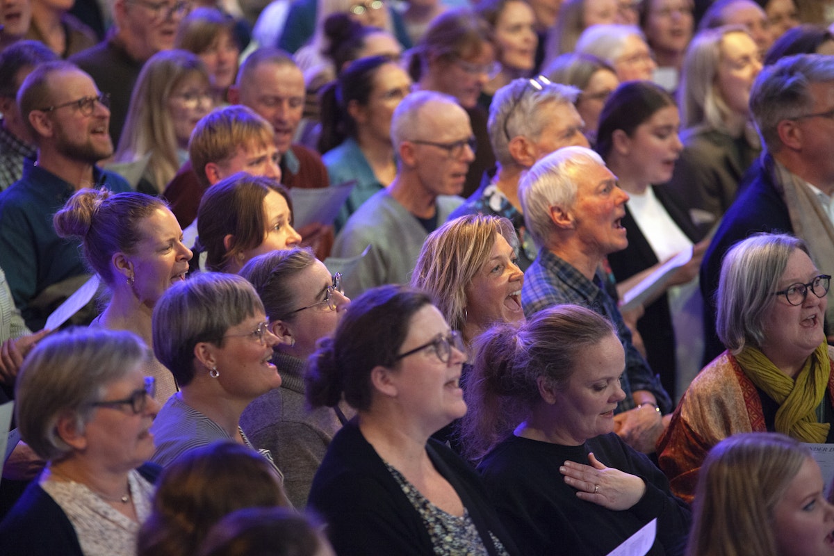 Syng! Syng! Syng! med hele Aarhus - Kæmpe fællessang på Bispetorv - opvarmningskoncert med Vox ...