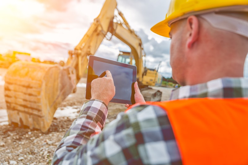 Improve your management with construction fleet asset tracking ...